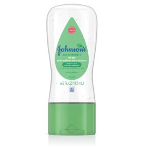 johnson's baby oil gel with aloe vera & vitamin e, hypoallergenic baby skin care, 6.5 fl. oz