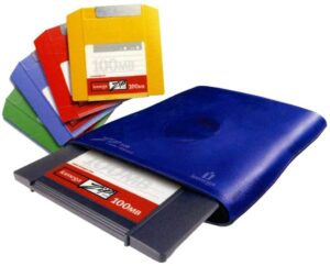 iomega 100mb zip drive starter kit for pc or mac- external usb connection - includes four 100mb zip disks