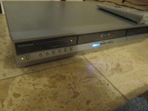 toshiba rd-kx50 dvd-r/ram recorder with 80gb hard drive