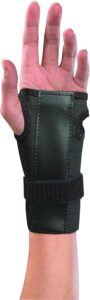 mueller sports medicine wrist brace with splint, wrist pain relief support for men and women, ideal for carpal tunnel, tendinitis, arthritis, black, one size