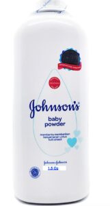 johnson's baby powder for delicate skin, hypoallergenic and free of parabens, phthalates, and dyes for baby skin care, 1.5 oz