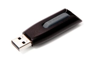 verbatim 64gb usb 3.0 store 'n' go v3 flash drive - cap-less & pc/mac compatible - gray