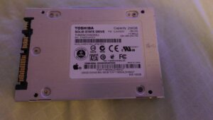 toshiba hdts225xzsta q-series 256gb internal serial ata iii solid state drive for laptops