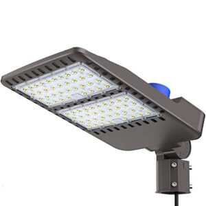 oayataco 200w led parking lot lighting led parking lot lights, dusk to dawn photocell led street lights 5000k shoebox pole lights- waterproof ip66 26000lm super bright commercial area road lighting