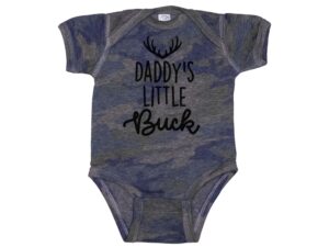 ebenezer fire camo onesie/daddy's little buck/baby hunting outfit/pregnancy announcement (newborn, camo(black text))