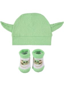 star wars baby boys the mandalorian cap and bootie set - baby yoda baby gift set with baby hat and baby socks (green/white, 0-12 months)