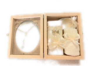 catholic baptism kit in a wooden box with towel, candle, rosary and shell for baby boys and girls. handmade in mexico gift for godparents. holy spirit baptism candle set. kit de bautizo