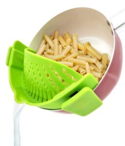 yevior clip on strainer for pots pan pasta strainer, silicone food strainer hands-free pan strainer, clip-on kitchen food strainer for spaghetti, pasta, ground beef fits all bowls and pots (green)