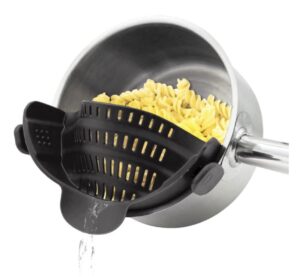 clip on strainer for pots pan pasta strainer, silicone food strainer hands-free pan strainer, clip-on kitchen food strainer for spaghetti, pasta, ground beef fits all bowls and pots, black