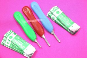 3 pcs scalpel handle # 3 +#4 + #5 + 60 scalpel blades suitable for dermaplaning, crafts pack of 3-cynamed